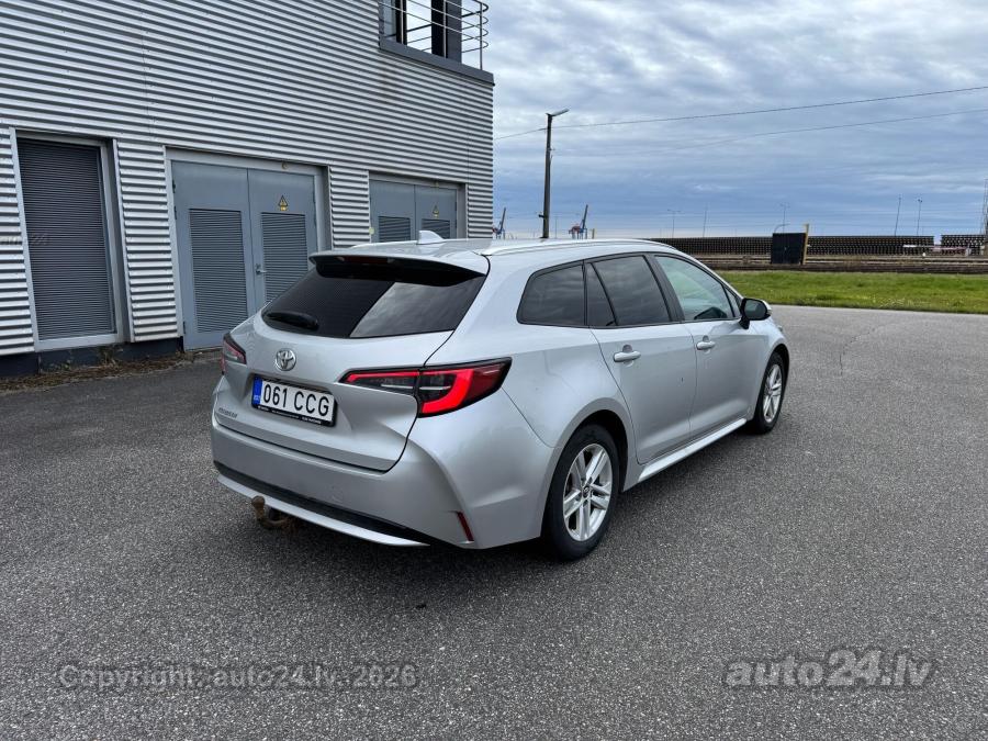 Grey Toyota Corolla 2020 in Tallinn, with an engine capacity of 1.20 L and mileage of 101 thousand km for 15700 €, photo 3 on AUTOMOTO.COM.LV