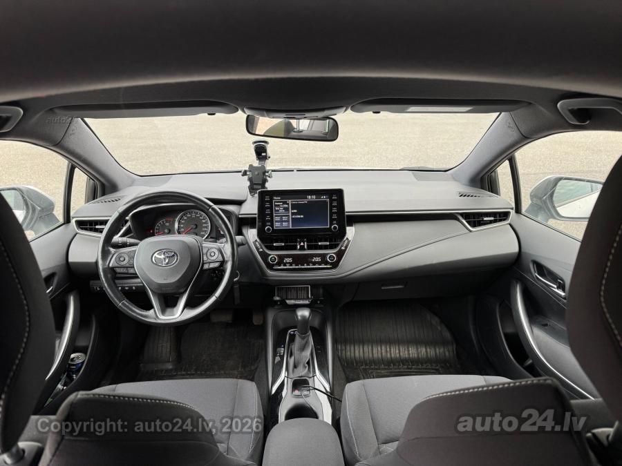 Grey Toyota Corolla 2020 in Tallinn, with an engine capacity of 1.20 L and mileage of 101 thousand km for 15700 €, photo 8 on AUTOMOTO.COM.LV