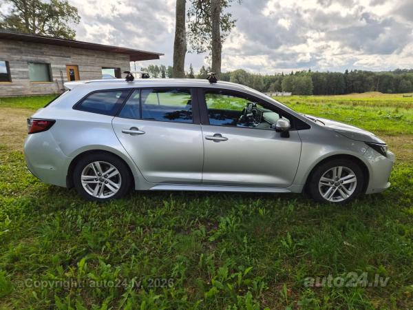 Grey Toyota Corolla 2020 in Tallinn, with an engine capacity of 1.20 L and mileage of 140 thousand km for 16900 €, photo 4 on AUTOMOTO.COM.LV