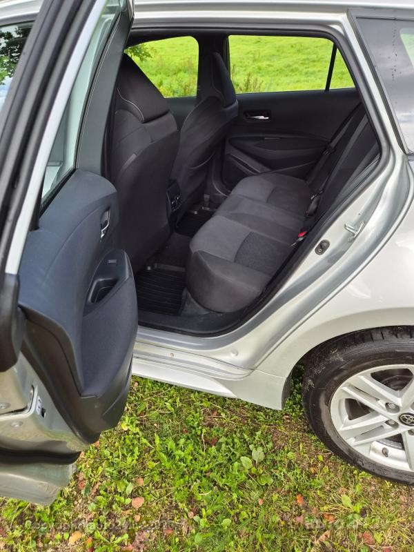 Grey Toyota Corolla 2020 in Tallinn, with an engine capacity of 1.20 L and mileage of 140 thousand km for 16900 €, photo 8 on AUTOMOTO.COM.LV