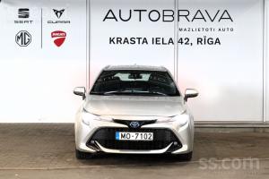 Grey Toyota Corolla 2020 in Riga, with an engine capacity of 2.00 L and mileage of 105 thousand km for 19490 €, photo 3 on AUTOMOTO.COM.LV