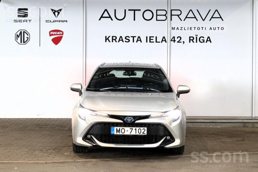 Grey Toyota Corolla 2020 in Riga, with an engine capacity of 2.00 L and mileage of 105 thousand km for 19490 €, photo 3 on AUTOMOTO.COM.LV