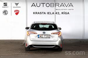Grey Toyota Corolla 2020 in Riga, with an engine capacity of 2.00 L and mileage of 105 thousand km for 19490 €, photo 8 on AUTOMOTO.COM.LV