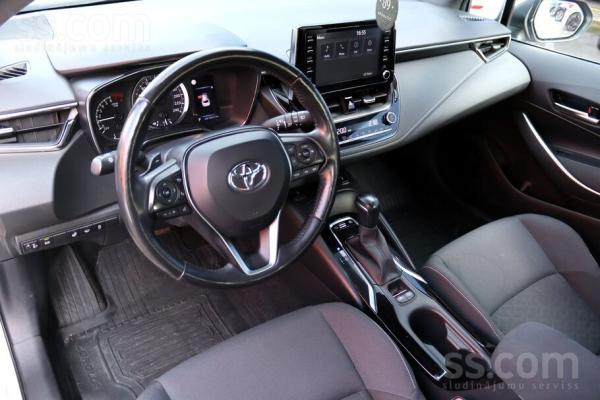 Grey Toyota Corolla 2020 in Riga, with an engine capacity of 2.00 L and mileage of 105 thousand km for 19490 €, photo 10 on AUTOMOTO.COM.LV