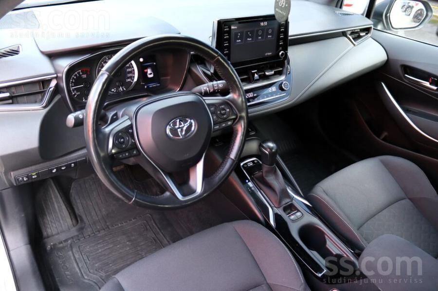 Grey Toyota Corolla 2020 in Riga, with an engine capacity of 2.00 L and mileage of 105 thousand km for 19490 €, photo 10 on AUTOMOTO.COM.LV