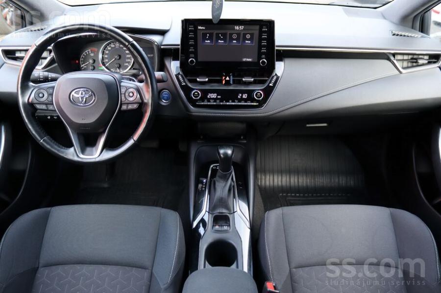 Grey Toyota Corolla 2020 in Riga, with an engine capacity of 2.00 L and mileage of 105 thousand km for 19490 €, photo 11 on AUTOMOTO.COM.LV