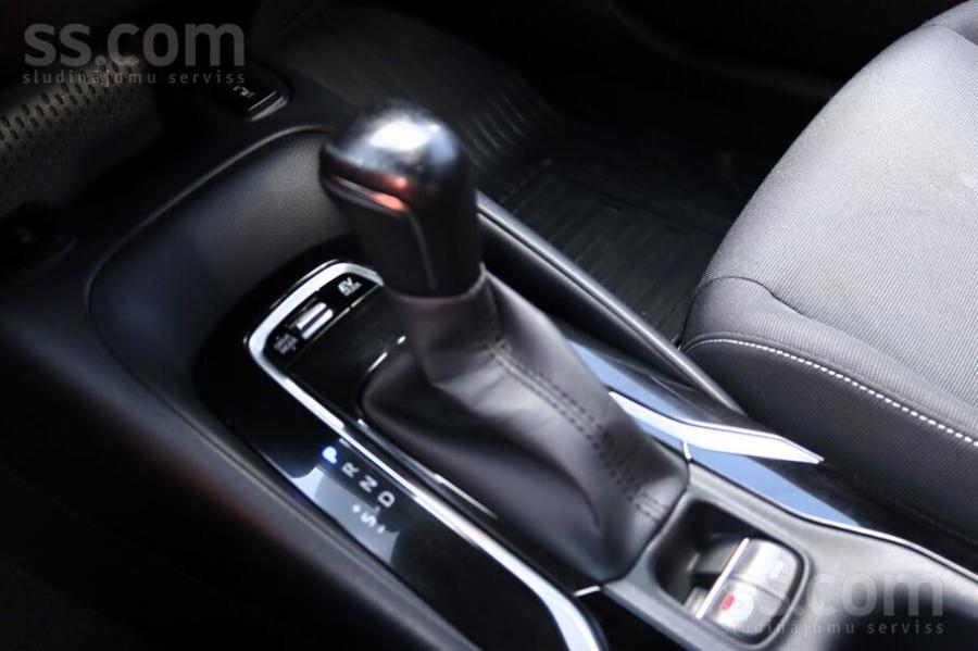 Grey Toyota Corolla 2020 in Riga, with an engine capacity of 2.00 L and mileage of 105 thousand km for 19490 €, photo 18 on AUTOMOTO.COM.LV