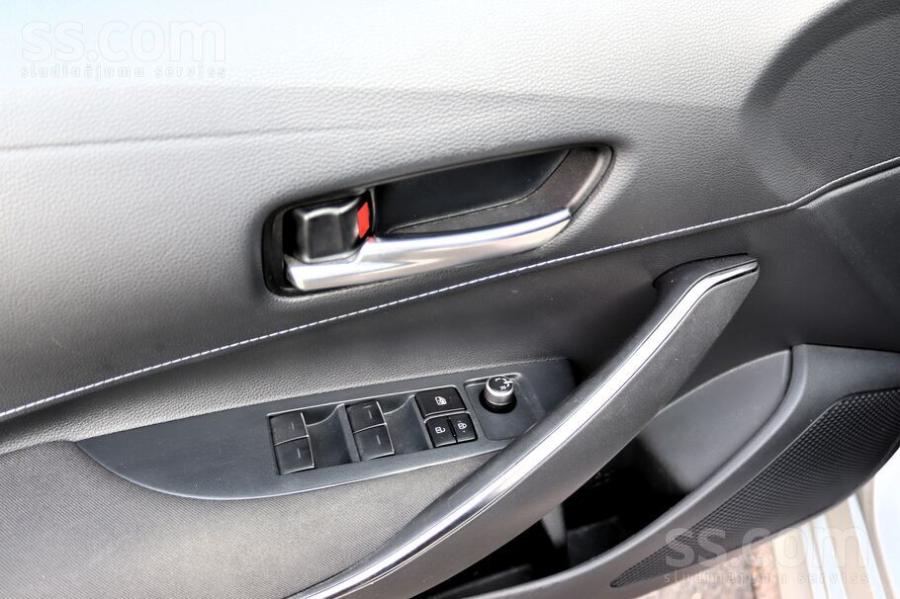 Grey Toyota Corolla 2020 in Riga, with an engine capacity of 2.00 L and mileage of 105 thousand km for 19490 €, photo 21 on AUTOMOTO.COM.LV