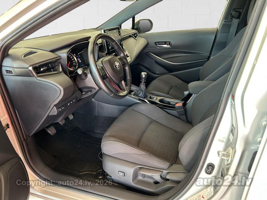 Pelēks Toyota Corolla 2020 Pērnava, ar dzinēja tilpumu 1.20 L un nobraukumu 85 tūkst. km par 14700 €, foto 12 vietnē AUTOMOTO.COM.LV