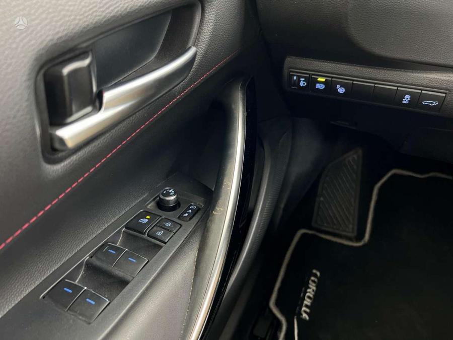 Grey Toyota Corolla 2020 in Vilnius, with an engine capacity of 1.80 L and mileage of 96 thousand km for 20900 €, photo 37 on AUTOMOTO.COM.LV