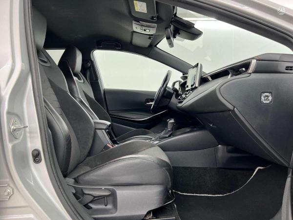 Grey Toyota Corolla 2020 in Vilnius, with an engine capacity of 1.80 L and mileage of 96 thousand km for 20900 €, photo 7 on AUTOMOTO.COM.LV