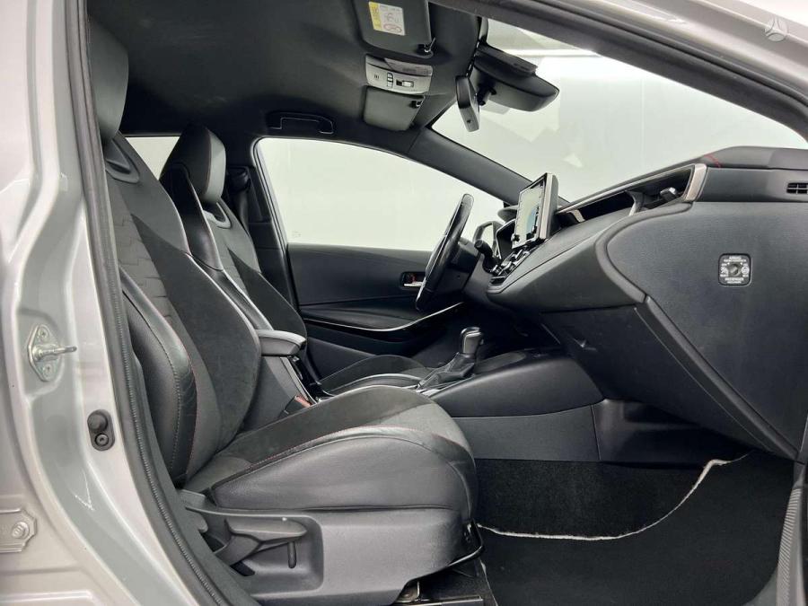 Grey Toyota Corolla 2020 in Vilnius, with an engine capacity of 1.80 L and mileage of 96 thousand km for 20900 €, photo 7 on AUTOMOTO.COM.LV