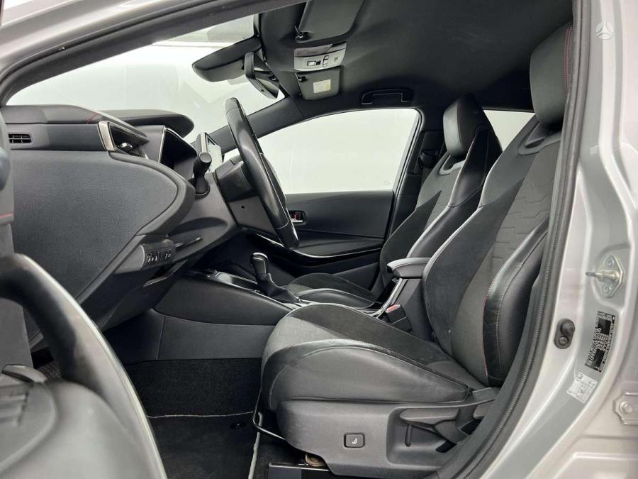Grey Toyota Corolla 2020 in Vilnius, with an engine capacity of 1.80 L and mileage of 96 thousand km for 20900 €, photo 12 on AUTOMOTO.COM.LV