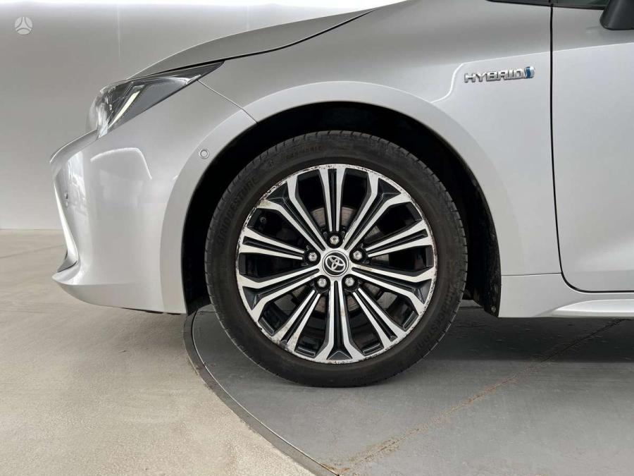 Grey Toyota Corolla 2020 in Vilnius, with an engine capacity of 1.80 L and mileage of 96 thousand km for 20900 €, photo 16 on AUTOMOTO.COM.LV