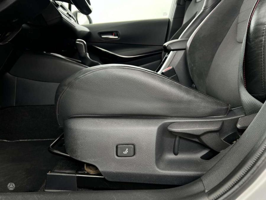 Grey Toyota Corolla 2020 in Vilnius, with an engine capacity of 1.80 L and mileage of 96 thousand km for 20900 €, photo 40 on AUTOMOTO.COM.LV