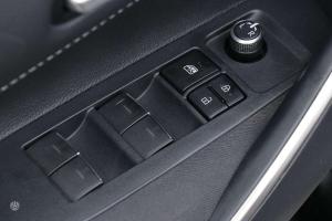 Pelēks Toyota Corolla 2020 Viļņa, ar dzinēja tilpumu 1.20 L un nobraukumu 115 tūkst. km par 14900 €, foto 23 vietnē AUTOMOTO.COM.LV