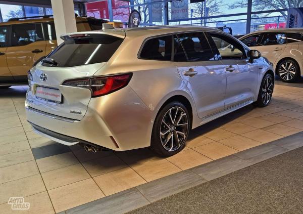 Grey Toyota Corolla 2021 in Kaunas, with an engine capacity of 2.00 L and mileage of 60 thousand km for 27499 €, photo 3 on AUTOMOTO.COM.LV