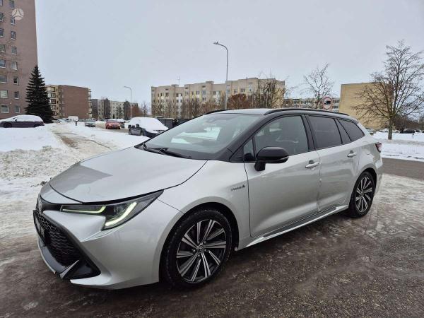 Grey Toyota Corolla 2021 in Panevezys, with an engine capacity of 1.80 L and mileage of 389 thousand km for 12800 €, photo 2 on AUTOMOTO.COM.LV