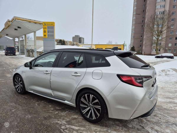 Grey Toyota Corolla 2021 in Panevezys, with an engine capacity of 1.80 L and mileage of 389 thousand km for 12800 €, photo 3 on AUTOMOTO.COM.LV