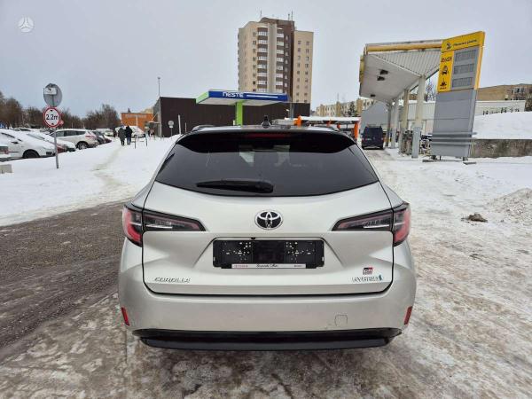 Grey Toyota Corolla 2021 in Panevezys, with an engine capacity of 1.80 L and mileage of 389 thousand km for 12800 €, photo 4 on AUTOMOTO.COM.LV