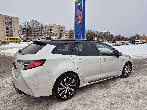Grey Toyota Corolla 2021 in Panevezys, with an engine capacity of 1.80 L and mileage of 389 thousand km for 12800 €, photo 5 on AUTOMOTO.COM.LV