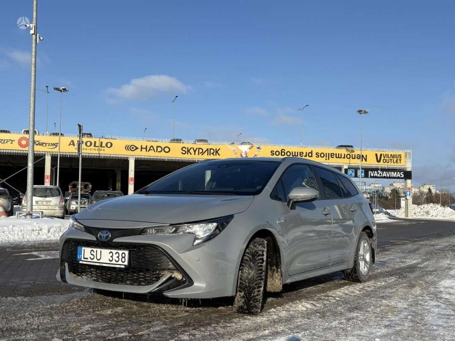 Grey Toyota Corolla 2021 in Vilnius, with an engine capacity of 1.99 L and mileage of 137 thousand km for 19900 €, photo 2 on AUTOMOTO.COM.LV