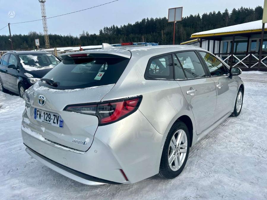 Grey Toyota Corolla 2021 in Vilnius, with an engine capacity of 1.80 L and mileage of 139 thousand km for 17900 €, photo 2 on AUTOMOTO.COM.LV