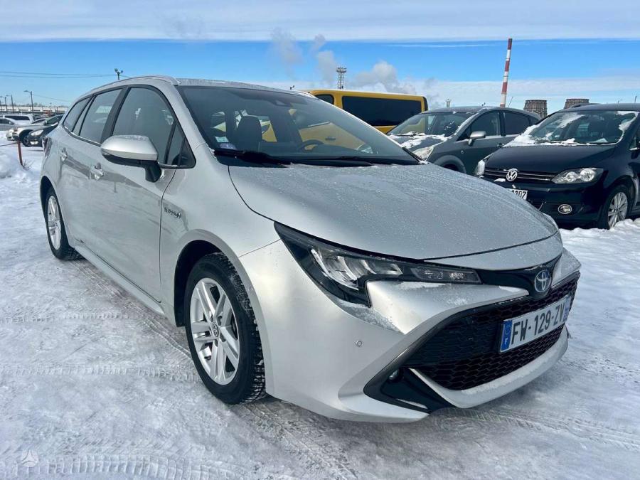 Grey Toyota Corolla 2021 in Vilnius, with an engine capacity of 1.80 L and mileage of 139 thousand km for 17900 €, photo 3 on AUTOMOTO.COM.LV