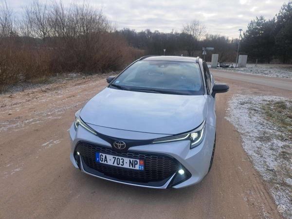 Pelēks Toyota Corolla 2021 Viļņa, ar dzinēja tilpumu 1.80 L un nobraukumu 80 tūkst. km par 17850 €, foto 1 vietnē AUTOMOTO.COM.LV