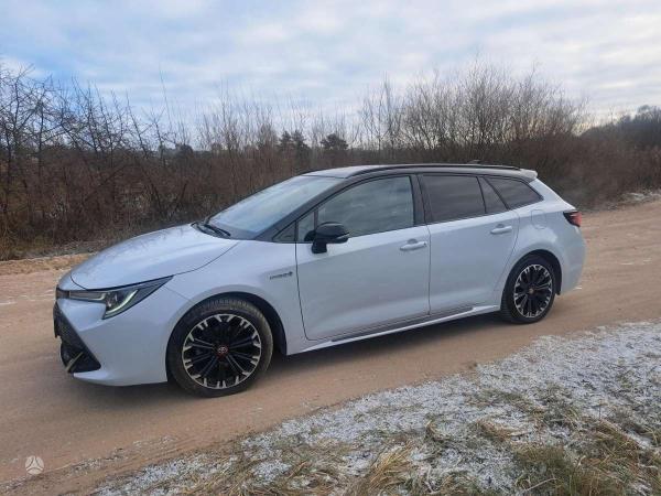 Grey Toyota Corolla 2021 in Vilnius, with an engine capacity of 1.80 L and mileage of 80 thousand km for 17850 €, photo 2 on AUTOMOTO.COM.LV
