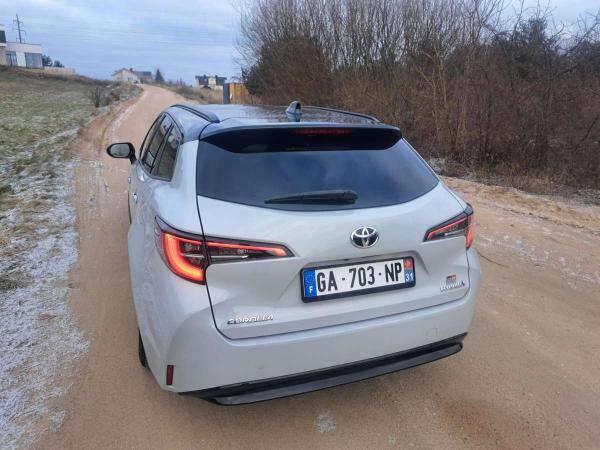 Grey Toyota Corolla 2021 in Vilnius, with an engine capacity of 1.80 L and mileage of 80 thousand km for 17850 €, photo 3 on AUTOMOTO.COM.LV