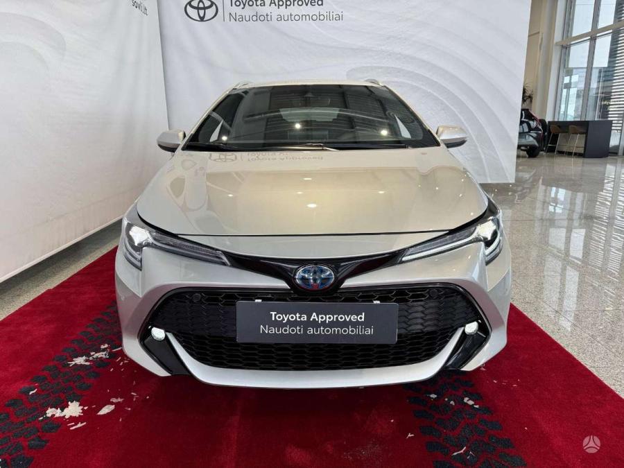 Grey Toyota Corolla 2021 in Siauliai, with an engine capacity of 1.99 L and mileage of 48 thousand km for 19900 €, photo 3 on AUTOMOTO.COM.LV