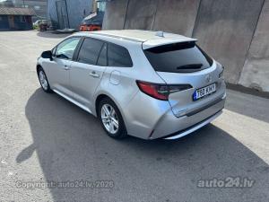 Grey Toyota Corolla 2021 in Tallinn, with an engine capacity of 1.20 L and mileage of 174 thousand km for 13640 €, photo 3 on AUTOMOTO.COM.LV