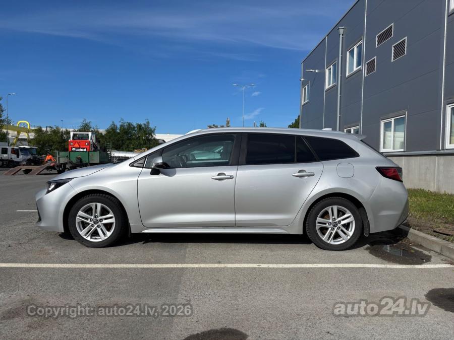 Grey Toyota Corolla 2021 in Tallinn, with an engine capacity of 1.20 L and mileage of 174 thousand km for 13640 €, photo 4 on AUTOMOTO.COM.LV
