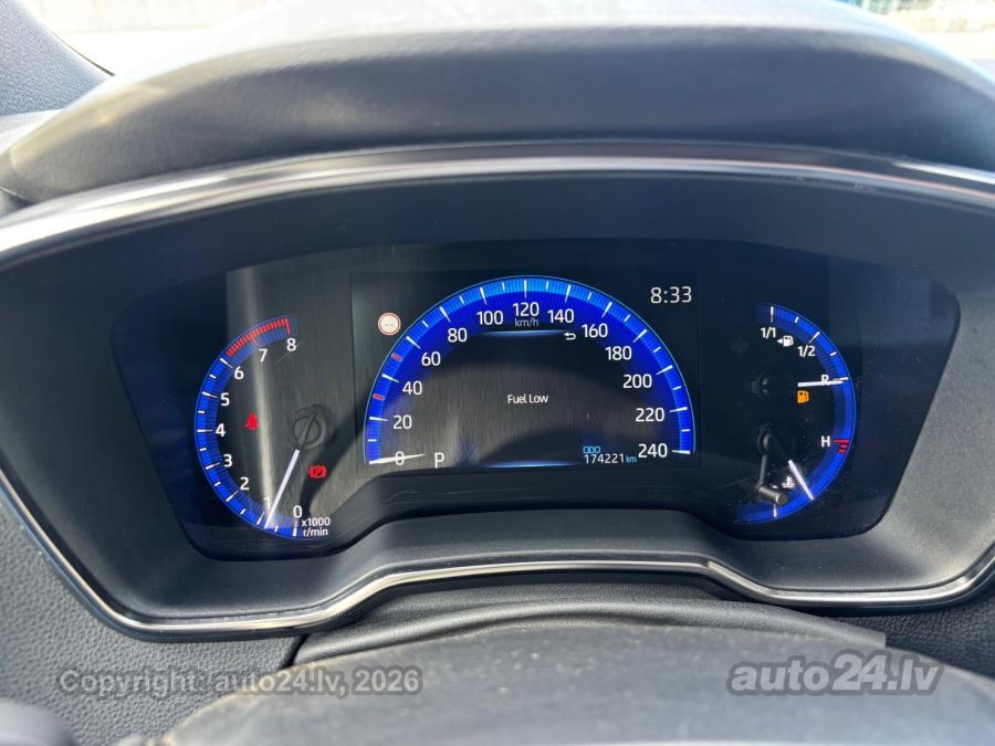 Grey Toyota Corolla 2021 in Tallinn, with an engine capacity of 1.20 L and mileage of 174 thousand km for 13640 €, photo 6 on AUTOMOTO.COM.LV