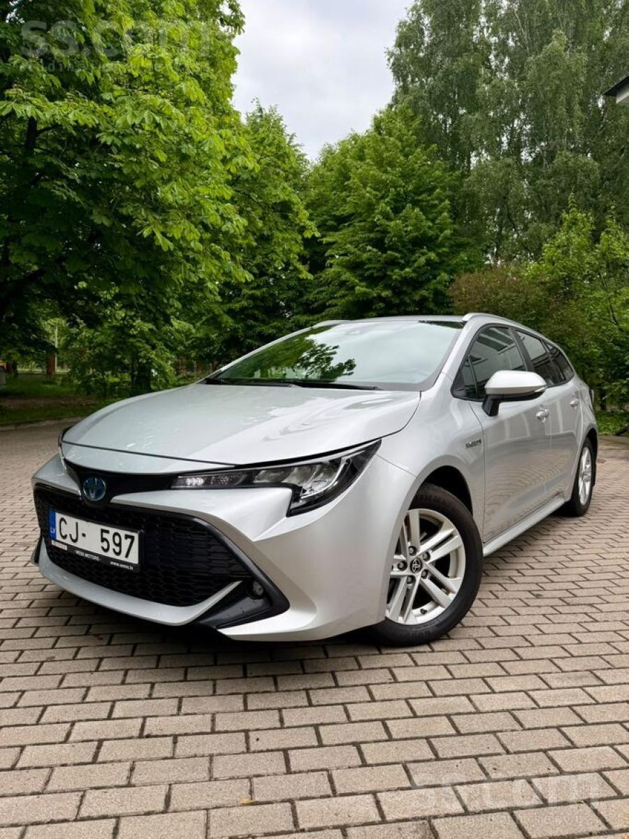 Grey Toyota Corolla 2021 in Riga, with an engine capacity of 1.80 L and mileage of 118 thousand km for 16500 €, photo 1 on AUTOMOTO.COM.LV