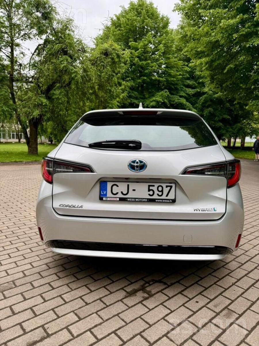 Grey Toyota Corolla 2021 in Riga, with an engine capacity of 1.80 L and mileage of 118 thousand km for 16500 €, photo 5 on AUTOMOTO.COM.LV