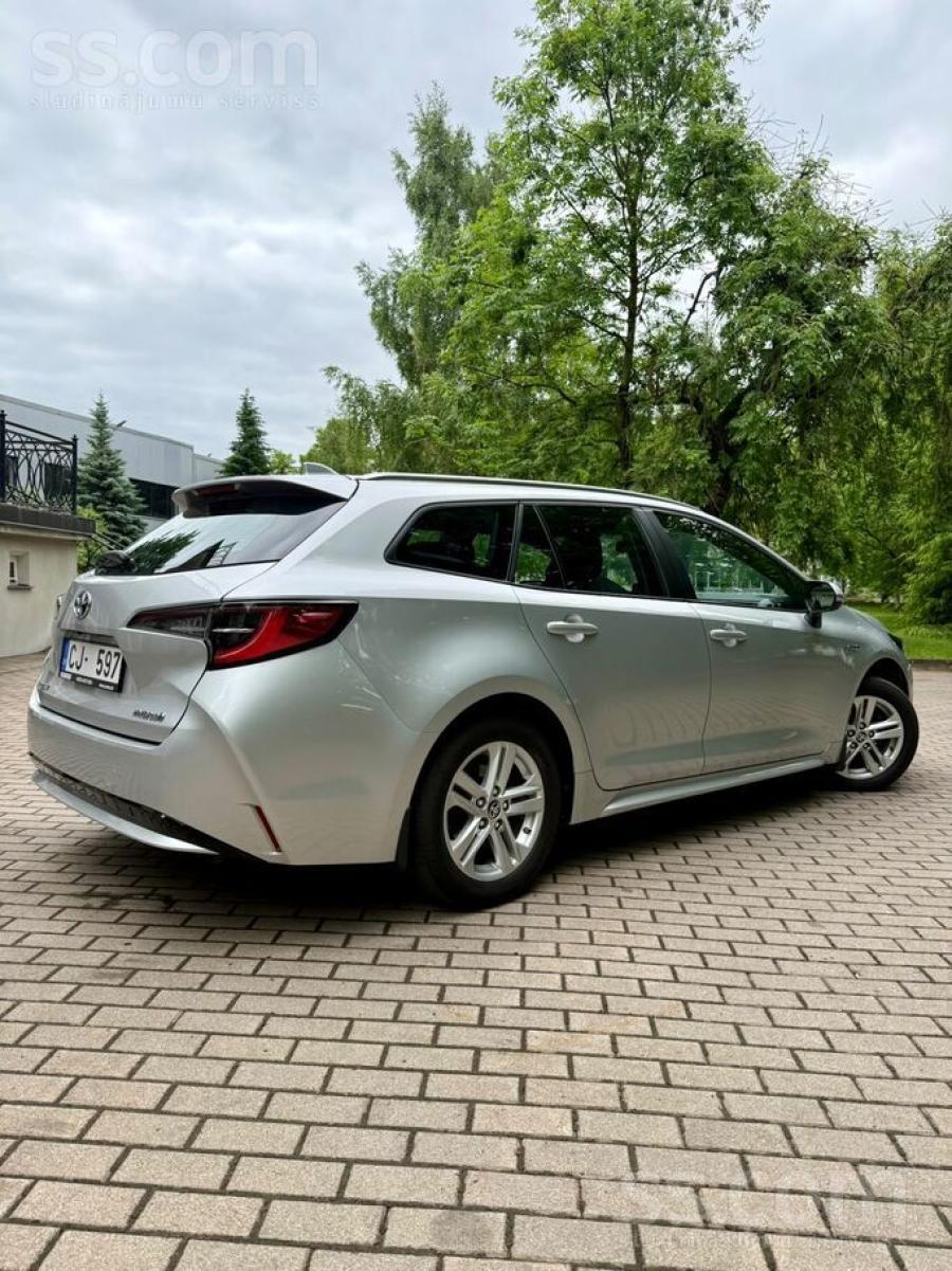 Grey Toyota Corolla 2021 in Riga, with an engine capacity of 1.80 L and mileage of 118 thousand km for 16500 €, photo 6 on AUTOMOTO.COM.LV