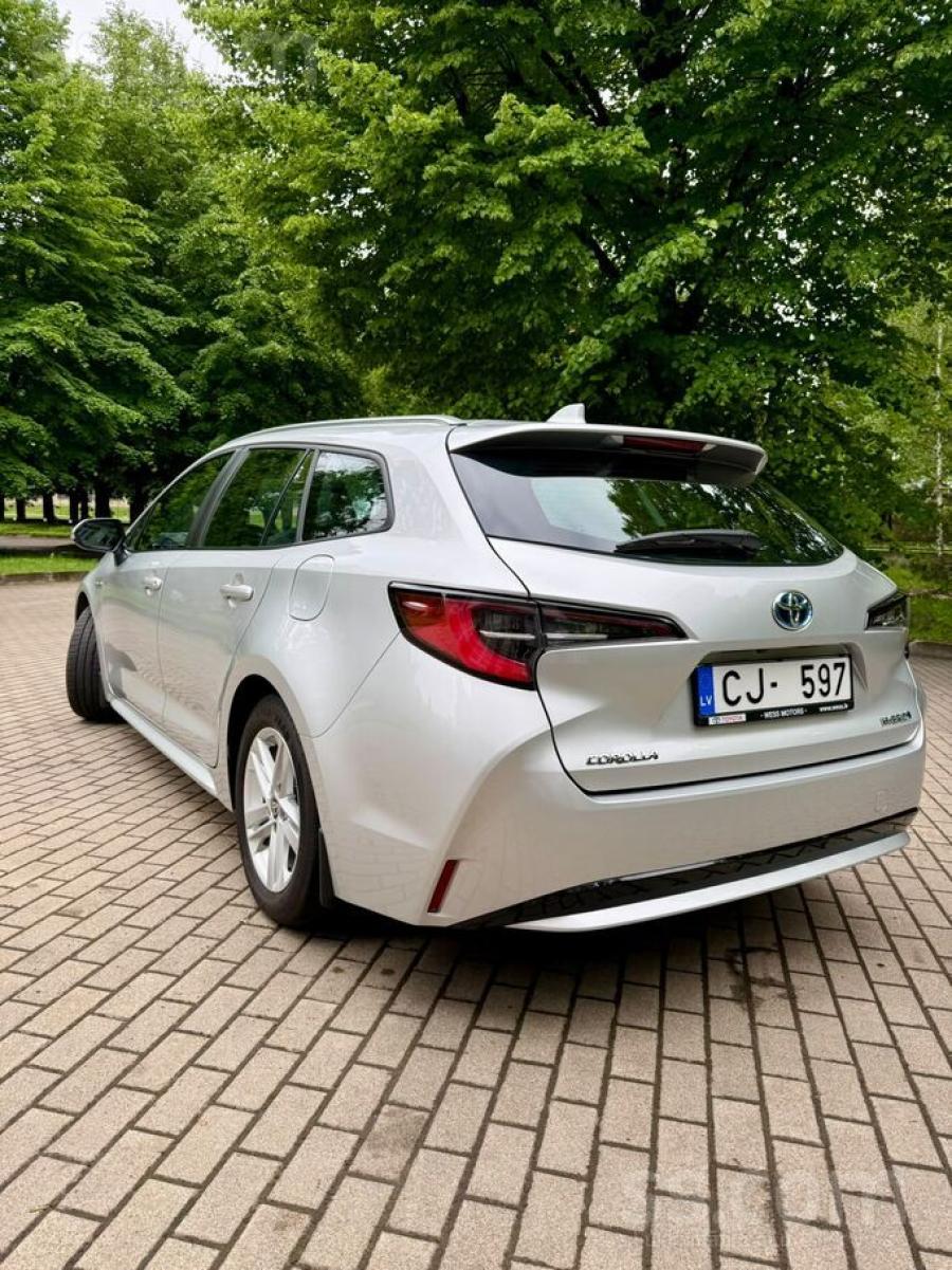 Grey Toyota Corolla 2021 in Riga, with an engine capacity of 1.80 L and mileage of 118 thousand km for 16500 €, photo 7 on AUTOMOTO.COM.LV