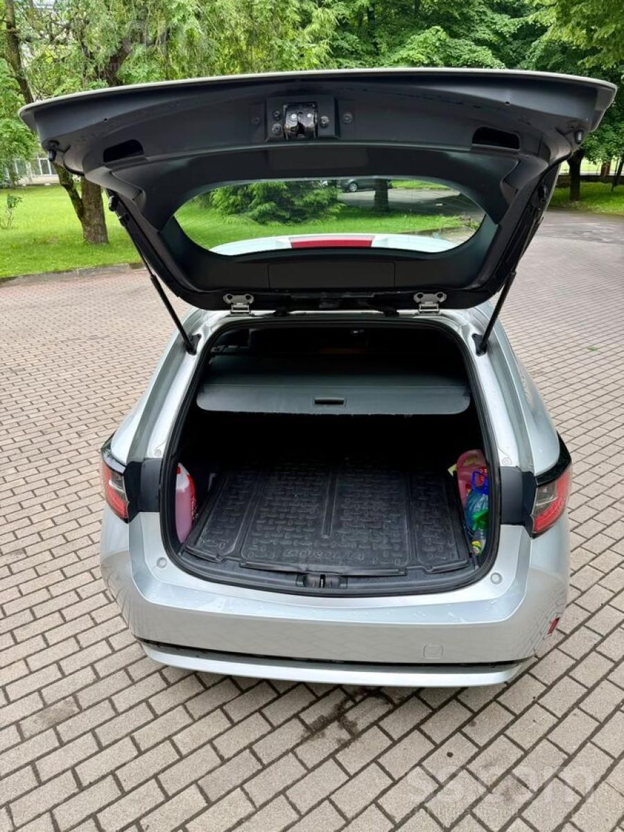 Grey Toyota Corolla 2021 in Riga, with an engine capacity of 1.80 L and mileage of 118 thousand km for 16500 €, photo 8 on AUTOMOTO.COM.LV