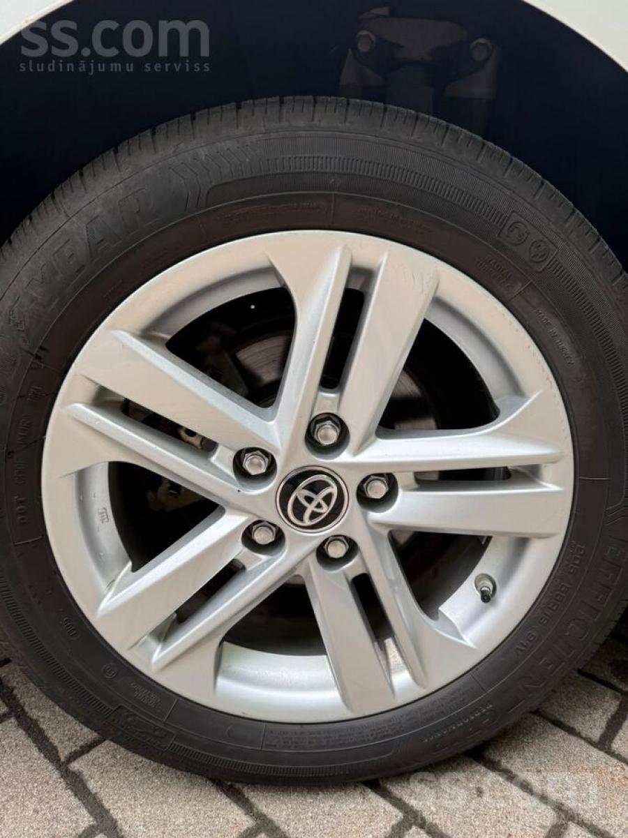 Grey Toyota Corolla 2021 in Riga, with an engine capacity of 1.80 L and mileage of 118 thousand km for 16500 €, photo 9 on AUTOMOTO.COM.LV