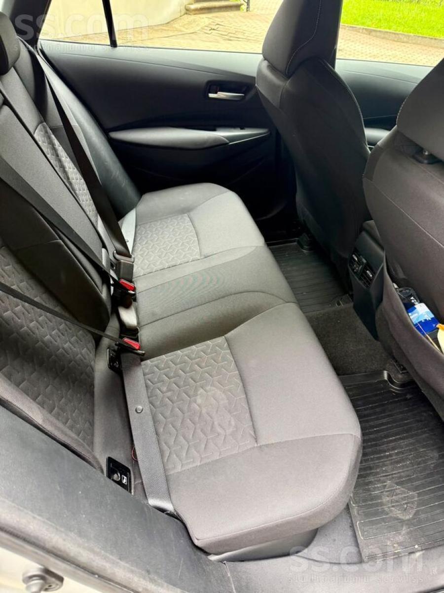 Grey Toyota Corolla 2021 in Riga, with an engine capacity of 1.80 L and mileage of 118 thousand km for 16500 €, photo 11 on AUTOMOTO.COM.LV