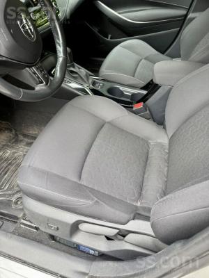Grey Toyota Corolla 2021 in Riga, with an engine capacity of 1.80 L and mileage of 118 thousand km for 16500 €, photo 13 on AUTOMOTO.COM.LV