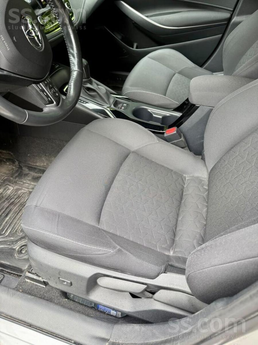 Grey Toyota Corolla 2021 in Riga, with an engine capacity of 1.80 L and mileage of 118 thousand km for 16500 €, photo 13 on AUTOMOTO.COM.LV