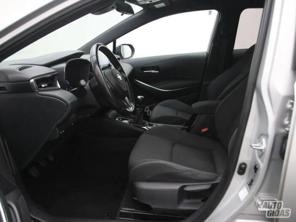 Grey Toyota Corolla 2021 in Vilnius, with an engine capacity of 1.20 L and mileage of 189 thousand km for 12199 €, photo 4 on AUTOMOTO.COM.LV