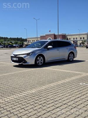 Grey Toyota Corolla 2021 in Riga, with an engine capacity of 1.80 L and mileage of 198 thousand km for 14999 €, photo 3 on AUTOMOTO.COM.LV