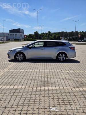 Grey Toyota Corolla 2021 in Riga, with an engine capacity of 1.80 L and mileage of 198 thousand km for 14999 €, photo 4 on AUTOMOTO.COM.LV