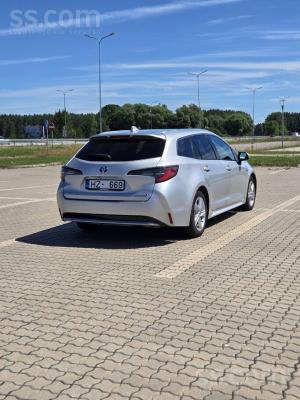 Grey Toyota Corolla 2021 in Riga, with an engine capacity of 1.80 L and mileage of 198 thousand km for 14999 €, photo 7 on AUTOMOTO.COM.LV