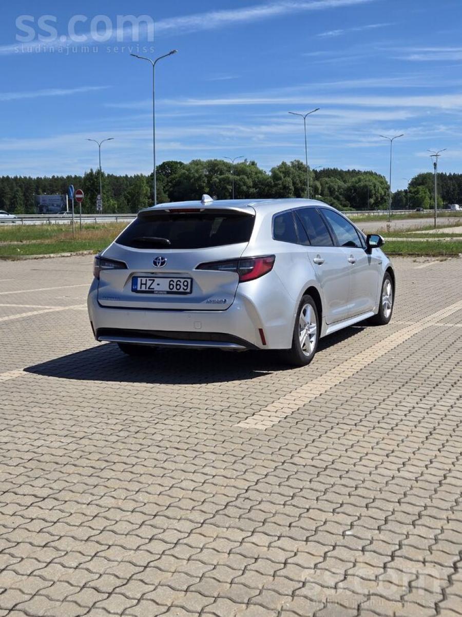 Grey Toyota Corolla 2021 in Riga, with an engine capacity of 1.80 L and mileage of 198 thousand km for 14999 €, photo 7 on AUTOMOTO.COM.LV