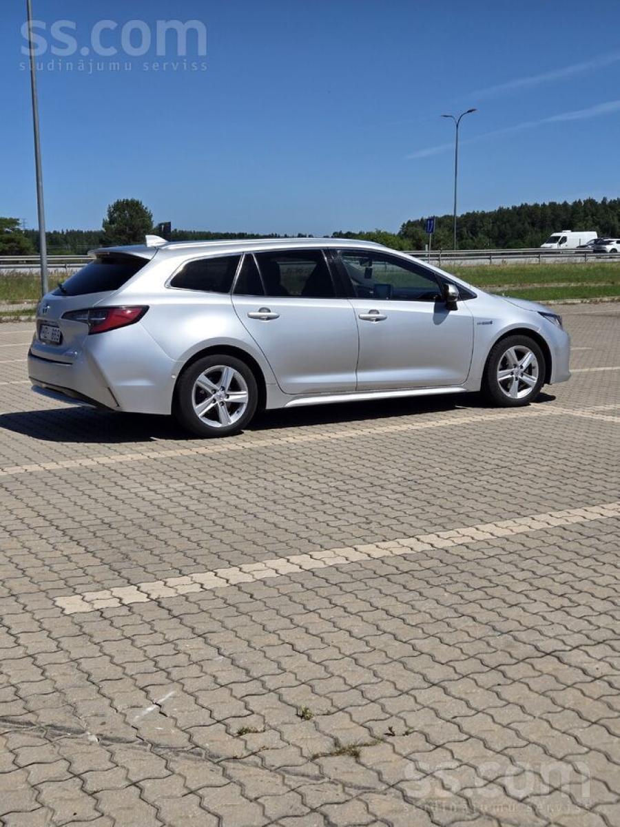 Grey Toyota Corolla 2021 in Riga, with an engine capacity of 1.80 L and mileage of 198 thousand km for 14999 €, photo 8 on AUTOMOTO.COM.LV